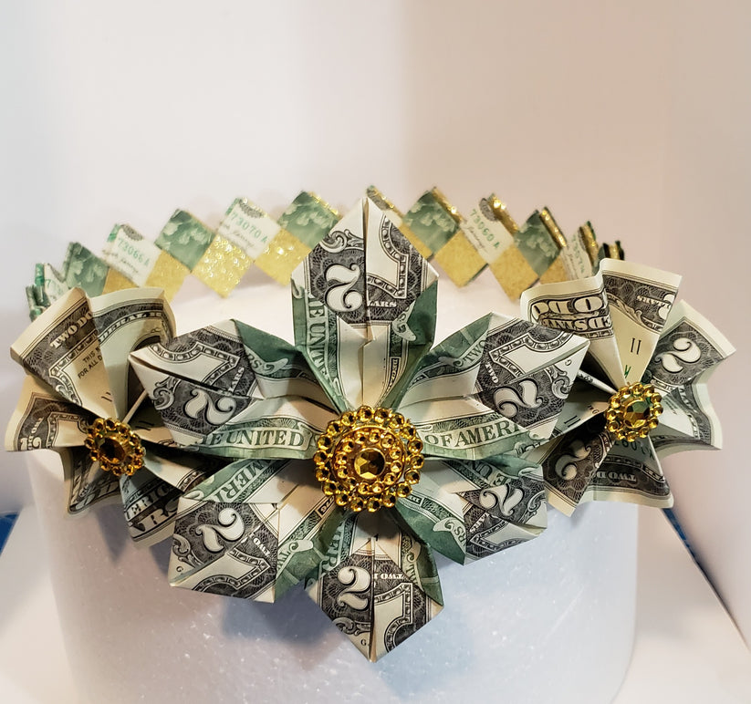 Wearable money graduation crown Tuiga with large flower and 2 small fl ...